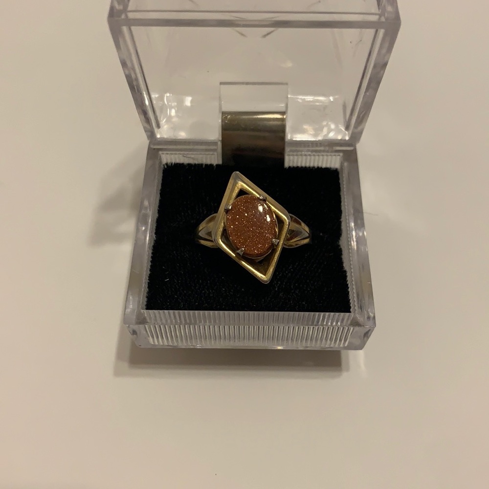 Beautiful Diamond Shaped Sparkly Ring - Gem